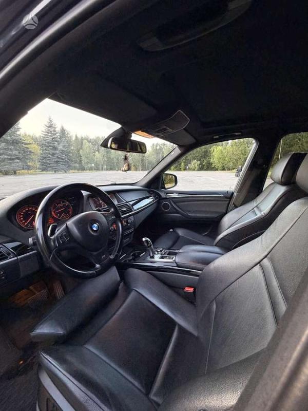 BMW X5 2012 ElektrÄnai vietnÄ Melns BMW X5 2012 ElektrÄnai, ar dzinÄja tilpumu 2.99 L un nobraukumu 330 tÅ«kst. km par 10900 ā¬, foto 7 vietnÄ AUTOMOTO.COM.LV