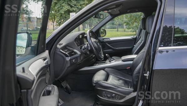 Melns BMW X5 2012 Rīga, ar dzinēja tilpumu 3.00 L un nobraukumu 358 tūkst. km par 9950 €, foto 10 vietnē AUTOMOTO.COM.LV