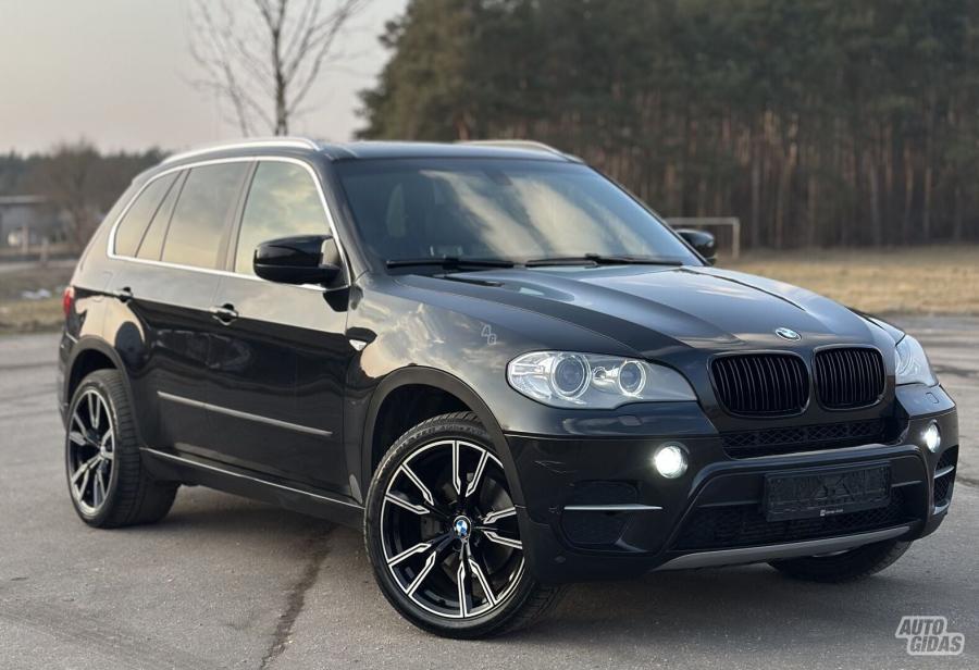 Black BMW X5 2012 in Vilnius, with an engine capacity of 3.00 L and mileage of 305 thousand km for 9000 €, photo 4 on AUTOMOTO.COM.LV