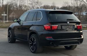 Black BMW X5 2012 in Vilnius, with an engine capacity of 3.00 L and mileage of 305 thousand km for 9000 €, photo 5 on AUTOMOTO.COM.LV