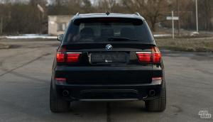Black BMW X5 2012 in Vilnius, with an engine capacity of 3.00 L and mileage of 305 thousand km for 9000 €, photo 6 on AUTOMOTO.COM.LV
