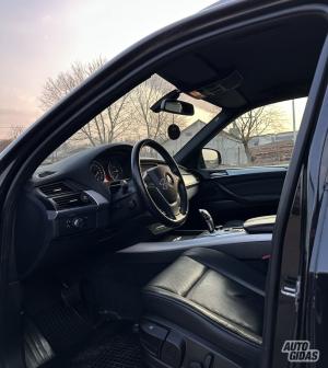 Black BMW X5 2012 in Vilnius, with an engine capacity of 3.00 L and mileage of 305 thousand km for 9000 €, photo 10 on AUTOMOTO.COM.LV