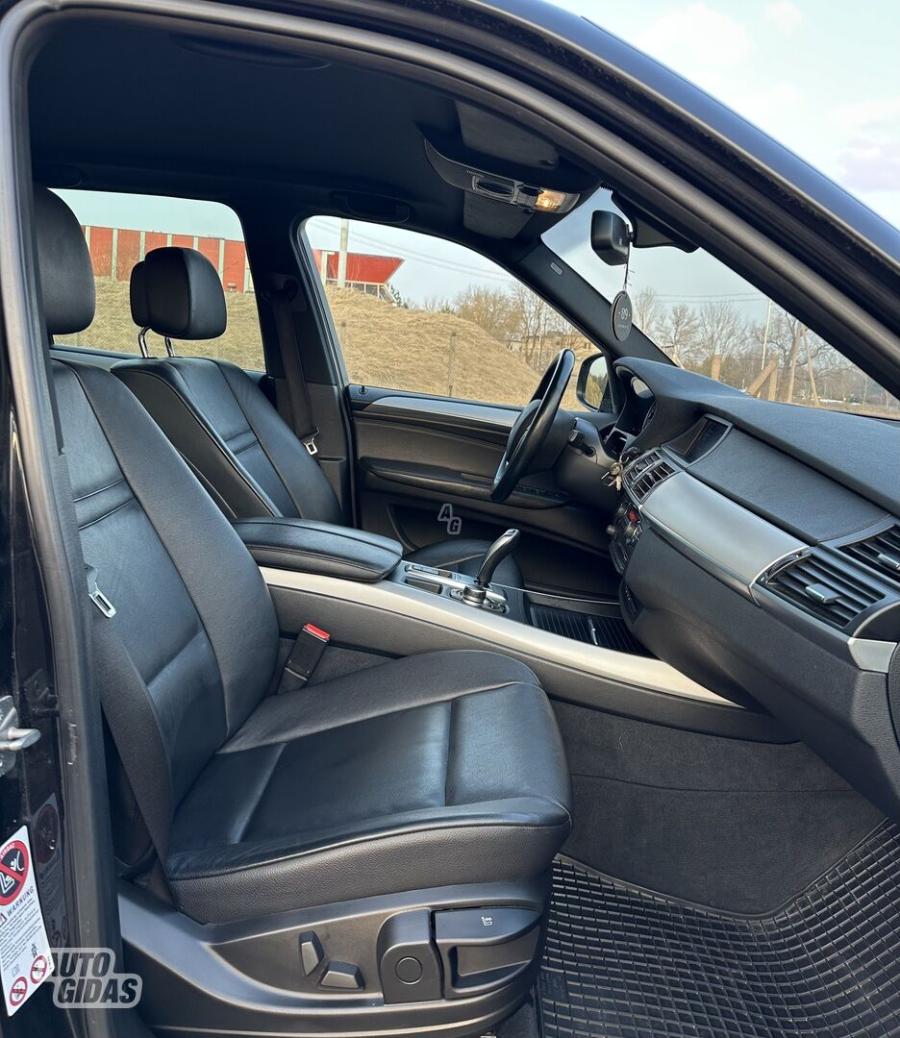 Black BMW X5 2012 in Vilnius, with an engine capacity of 3.00 L and mileage of 305 thousand km for 9000 €, photo 11 on AUTOMOTO.COM.LV