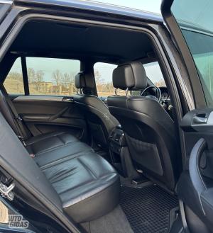 Black BMW X5 2012 in Vilnius, with an engine capacity of 3.00 L and mileage of 305 thousand km for 9000 €, photo 12 on AUTOMOTO.COM.LV