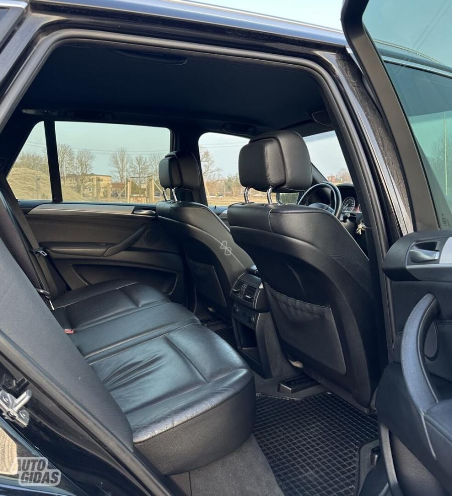 Black BMW X5 2012 in Vilnius, with an engine capacity of 3.00 L and mileage of 305 thousand km for 9000 €, photo 12 on AUTOMOTO.COM.LV