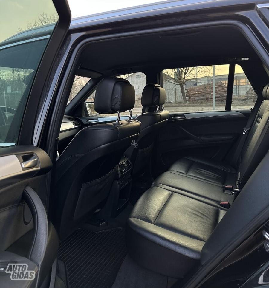 Black BMW X5 2012 in Vilnius, with an engine capacity of 3.00 L and mileage of 305 thousand km for 9000 €, photo 13 on AUTOMOTO.COM.LV