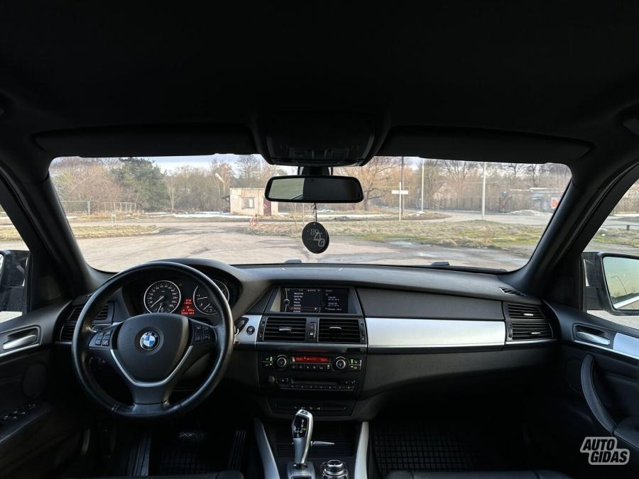 Black BMW X5 2012 in Vilnius, with an engine capacity of 3.00 L and mileage of 305 thousand km for 9000 €, photo 16 on AUTOMOTO.COM.LV