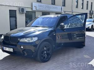 Melns BMW X5 2012 Rīga, ar dzinēja tilpumu 3.00 L un nobraukumu 400 tūkst. km par 10700 €, foto  vietnē AUTOMOTO.COM.LV