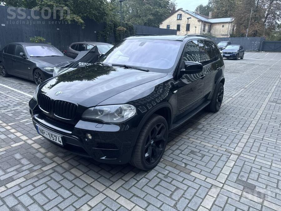 Melns BMW X5 2012 Rīga, ar dzinēja tilpumu 3.00 L un nobraukumu 400 tūkst. km par 9100 €, foto 1 vietnē AUTOMOTO.COM.LV
