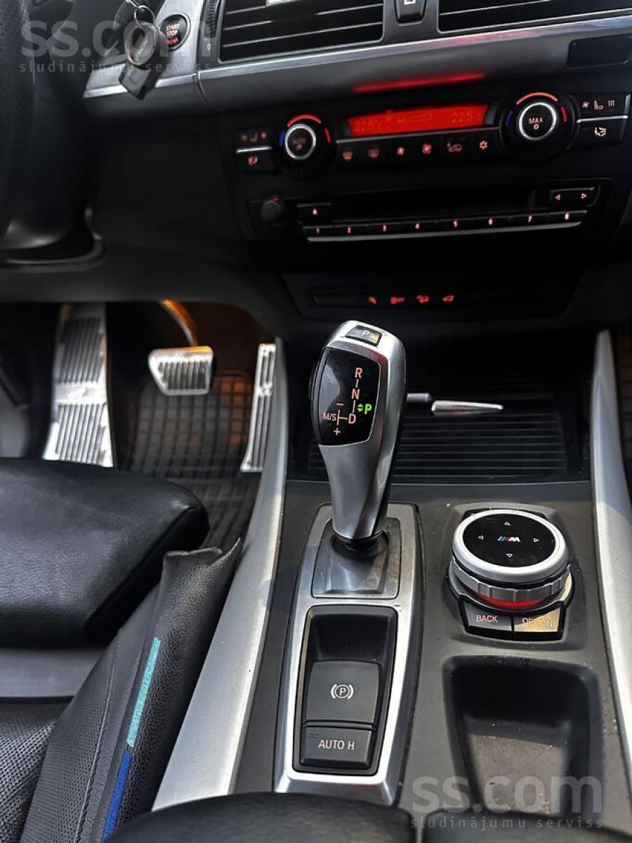 Melns BMW X5 2012 Rīga, ar dzinēja tilpumu 3.00 L un nobraukumu 400 tūkst. km par 9100 €, foto 16 vietnē AUTOMOTO.COM.LV