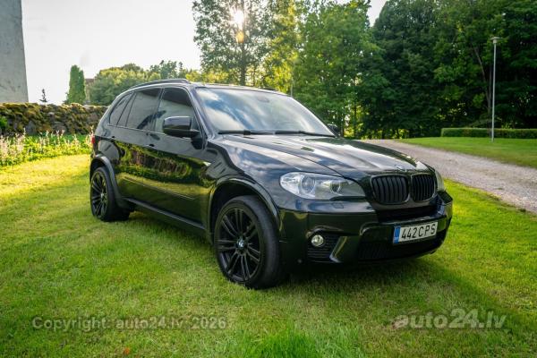 Melns BMW X5 2012 Tiri, ar dzinēja tilpumu 3.00 L un nobraukumu 294 tūkst. km par 14500 €, foto 1 vietnē AUTOMOTO.COM.LV