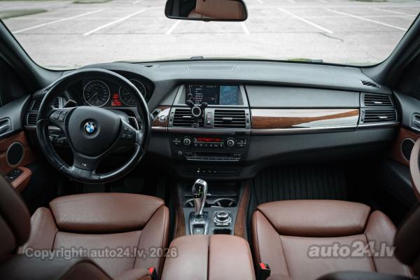Melns BMW X5 2012 Tiri, ar dzinēja tilpumu 3.00 L un nobraukumu 294 tūkst. km par 14500 €, foto 10 vietnē AUTOMOTO.COM.LV