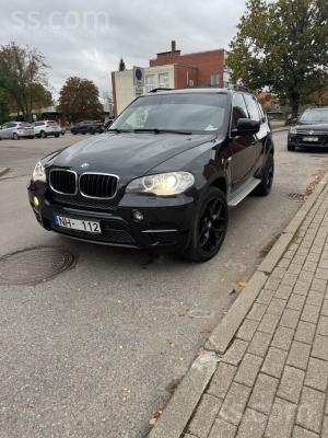 Melns BMW X5 2012 Valmiera, ar dzinēja tilpumu 3.00 L un nobraukumu 340 tūkst. km par 10900 €, foto 1 vietnē AUTOMOTO.COM.LV