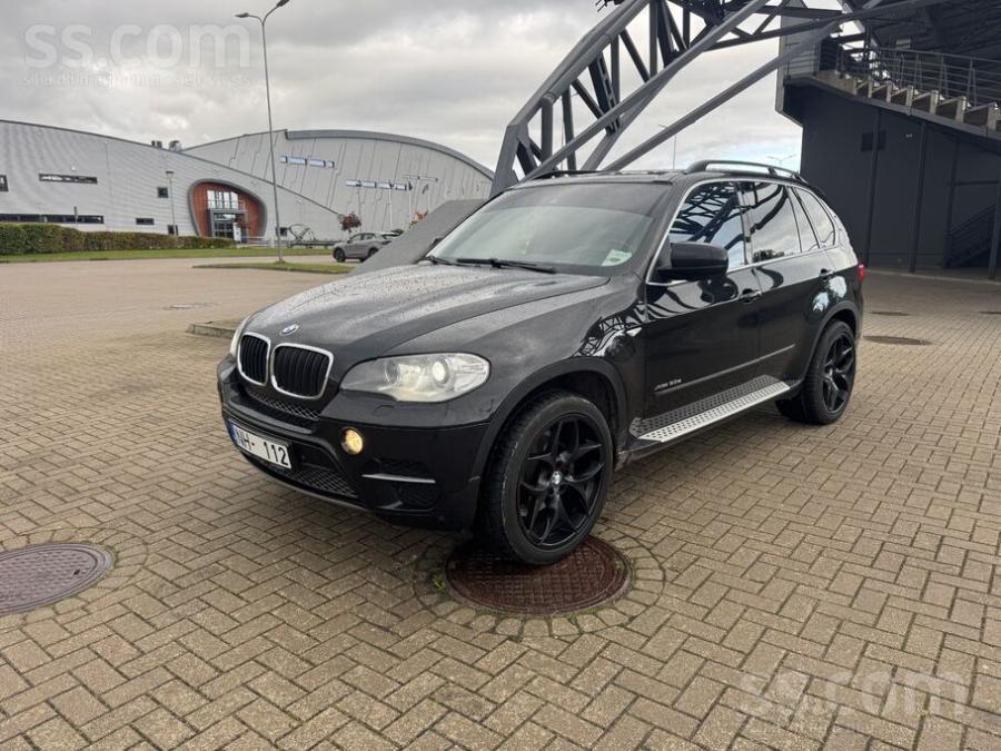 Melns BMW X5 2012 Valmiera, ar dzinēja tilpumu 3.00 L un nobraukumu 340 tūkst. km par 10900 €, foto 3 vietnē AUTOMOTO.COM.LV