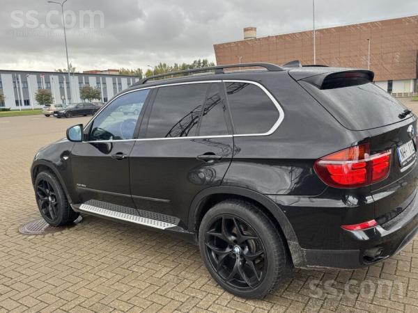 Melns BMW X5 2012 Valmiera, ar dzinēja tilpumu 3.00 L un nobraukumu 340 tūkst. km par 10900 €, foto 4 vietnē AUTOMOTO.COM.LV