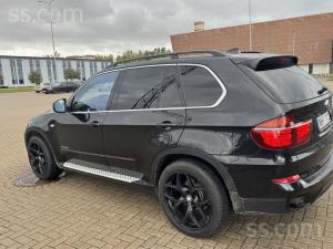 Melns BMW X5 2012 Valmiera, ar dzinēja tilpumu 3.00 L un nobraukumu 340 tūkst. km par 10900 €, foto 4 vietnē AUTOMOTO.COM.LV