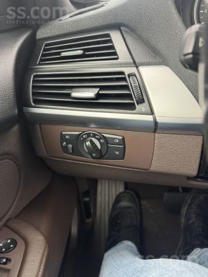 Melns BMW X5 2012 Valmiera, ar dzinēja tilpumu 3.00 L un nobraukumu 340 tūkst. km par 10900 €, foto 10 vietnē AUTOMOTO.COM.LV