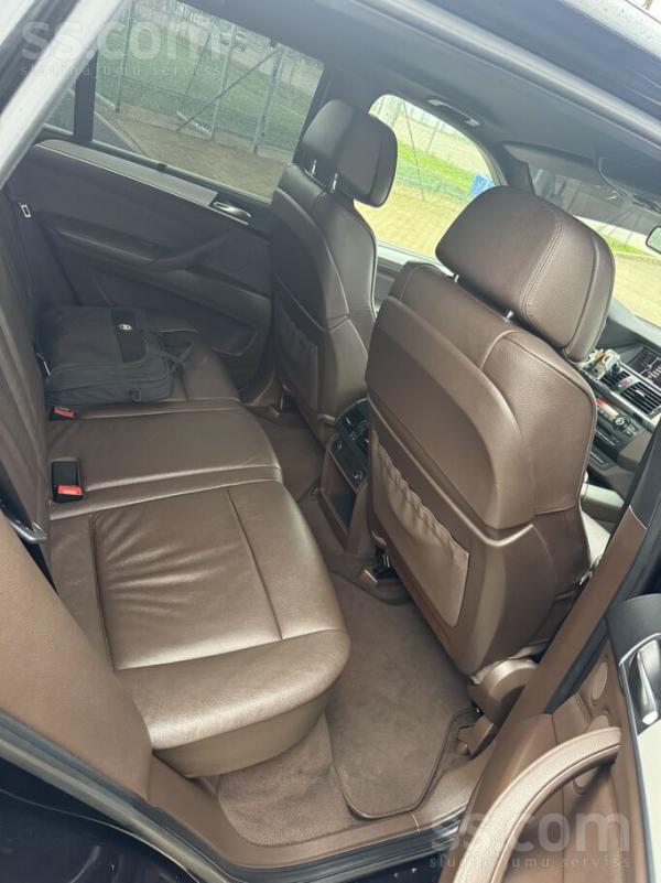 Melns BMW X5 2012 Valmiera, ar dzinēja tilpumu 3.00 L un nobraukumu 340 tūkst. km par 10900 €, foto 11 vietnē AUTOMOTO.COM.LV