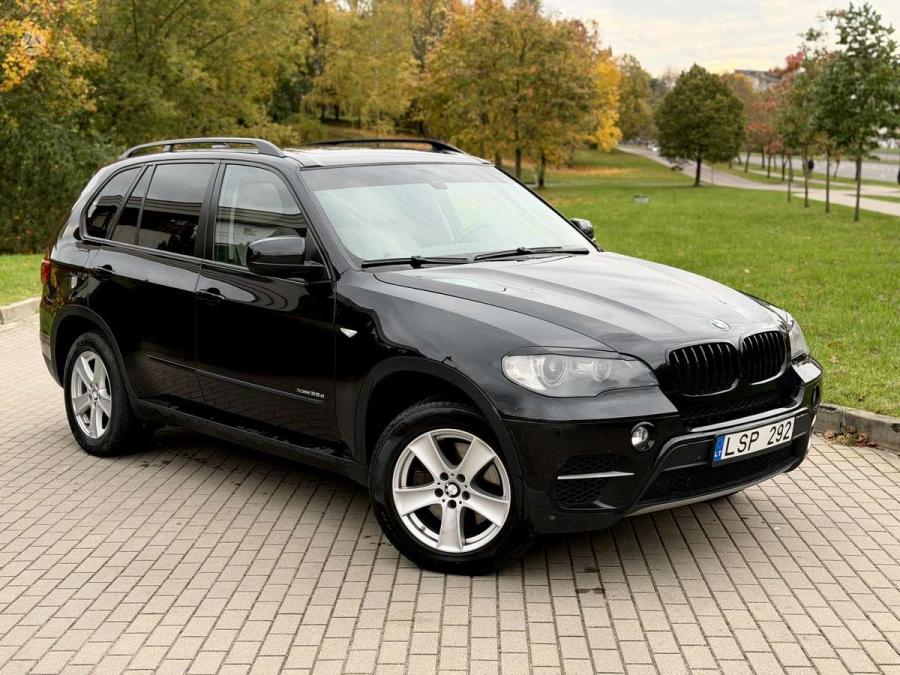 Melns BMW X5 2012 Viļņa, ar dzinēja tilpumu 3.00 L un nobraukumu 299 tūkst. km par 7900 €, foto 1 vietnē AUTOMOTO.COM.LV