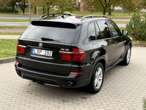 Black BMW X5 2012 in Vilnius, with an engine capacity of 3.00 L and mileage of 299 thousand km for 7900 €, photo 7 on AUTOMOTO.COM.LV