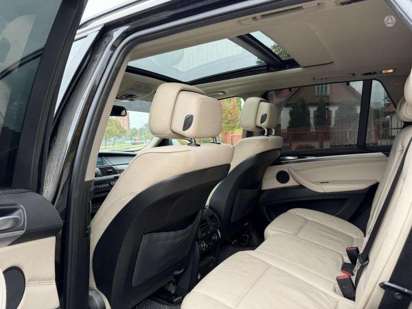 Black BMW X5 2012 in Vilnius, with an engine capacity of 3.00 L and mileage of 299 thousand km for 7900 €, photo 8 on AUTOMOTO.COM.LV