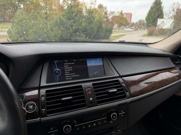 Black BMW X5 2012 in Vilnius, with an engine capacity of 3.00 L and mileage of 299 thousand km for 7900 €, photo 10 on AUTOMOTO.COM.LV