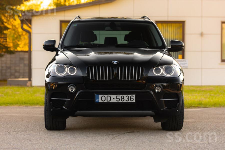 Black BMW X5 2013 in Jelgava, with an engine capacity of 3.00 L and mileage of 0 thousand km for 8495 €, photo 2 on AUTOMOTO.COM.LV