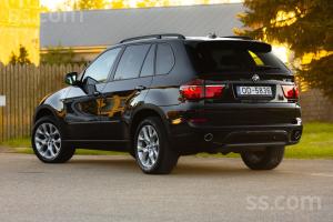 Black BMW X5 2013 in Jelgava, with an engine capacity of 3.00 L and mileage of 0 thousand km for 8495 €, photo 4 on AUTOMOTO.COM.LV