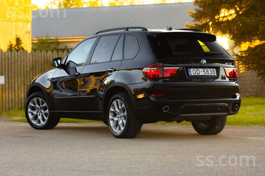 Black BMW X5 2013 in Jelgava, with an engine capacity of 3.00 L and mileage of 0 thousand km for 8495 €, photo 4 on AUTOMOTO.COM.LV