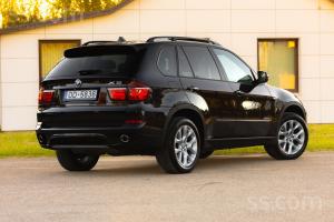 Black BMW X5 2013 in Jelgava, with an engine capacity of 3.00 L and mileage of 0 thousand km for 8495 €, photo 6 on AUTOMOTO.COM.LV
