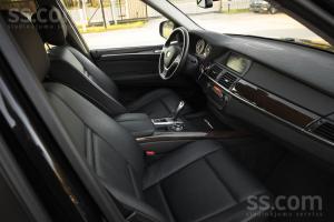 Black BMW X5 2013 in Jelgava, with an engine capacity of 3.00 L and mileage of 0 thousand km for 8495 €, photo 9 on AUTOMOTO.COM.LV