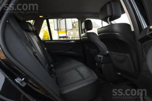 Black BMW X5 2013 in Jelgava, with an engine capacity of 3.00 L and mileage of 0 thousand km for 8495 €, photo 10 on AUTOMOTO.COM.LV