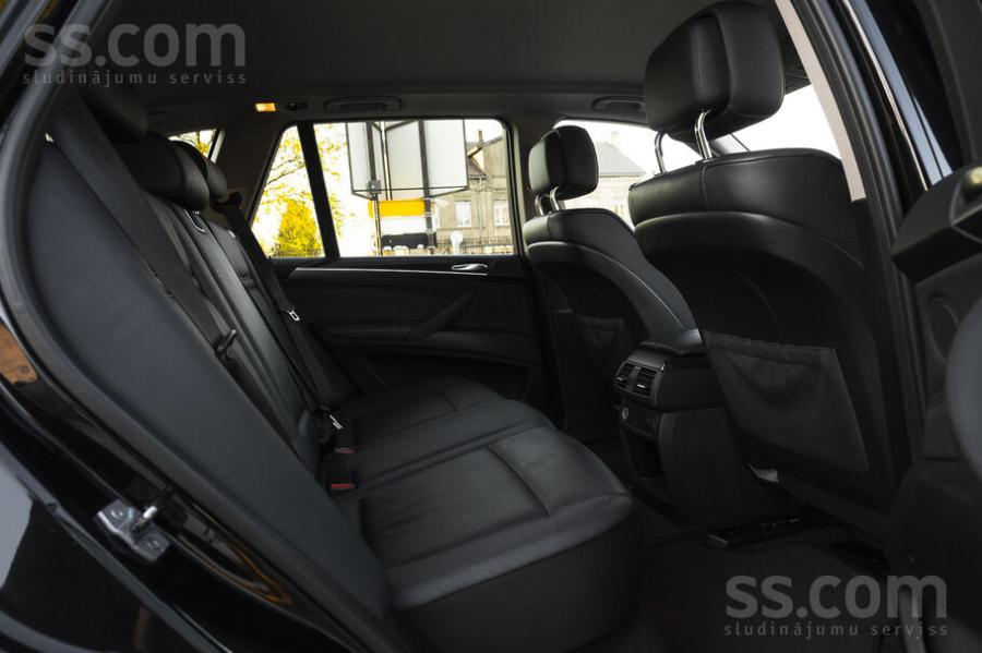 Black BMW X5 2013 in Jelgava, with an engine capacity of 3.00 L and mileage of 0 thousand km for 8495 €, photo 10 on AUTOMOTO.COM.LV