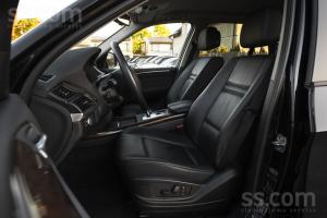Black BMW X5 2013 in Jelgava, with an engine capacity of 3.00 L and mileage of 0 thousand km for 8495 €, photo 15 on AUTOMOTO.COM.LV