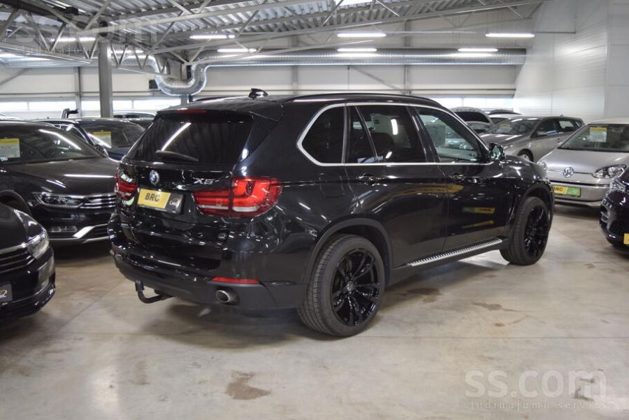 Black BMW X5 2013 in Riga, with an engine capacity of 3.00 L and mileage of 203 thousand km for 5500 €, photo 2 on AUTOMOTO.COM.LV
