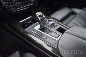 Black BMW X5 2013 in Riga, with an engine capacity of 3.00 L and mileage of 203 thousand km for 5500 €, photo 5 on AUTOMOTO.COM.LV