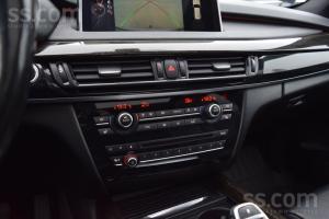 Black BMW X5 2013 in Riga, with an engine capacity of 3.00 L and mileage of 203 thousand km for 5500 €, photo 6 on AUTOMOTO.COM.LV