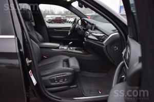Black BMW X5 2013 in Riga, with an engine capacity of 3.00 L and mileage of 203 thousand km for 5500 €, photo 12 on AUTOMOTO.COM.LV