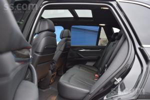 Black BMW X5 2013 in Riga, with an engine capacity of 3.00 L and mileage of 203 thousand km for 5500 €, photo 13 on AUTOMOTO.COM.LV