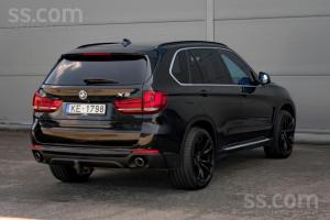 Melns BMW X5 2013 Rīga, ar dzinēja tilpumu 3.00 L un nobraukumu 0 tūkst. km par 19950 €, foto 4 vietnē AUTOMOTO.COM.LV