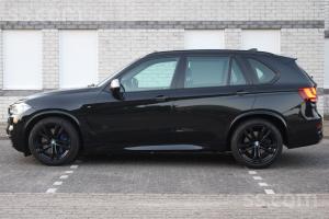 Melns BMW X5 2013 Valmiera, ar dzinēja tilpumu 3.00 L un nobraukumu 300 tūkst. km par 19495 €, foto 2 vietnē AUTOMOTO.COM.LV