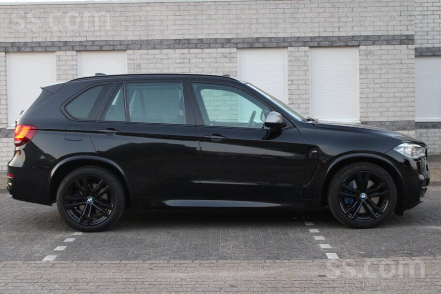 Melns BMW X5 2013 Valmiera, ar dzinēja tilpumu 3.00 L un nobraukumu 300 tūkst. km par 19495 €, foto 6 vietnē AUTOMOTO.COM.LV