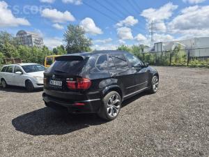 Black BMW X5 2013 in Riga, with an engine capacity of 3.00 L and mileage of 288 thousand km for 13990 €, photo 6 on AUTOMOTO.COM.LV