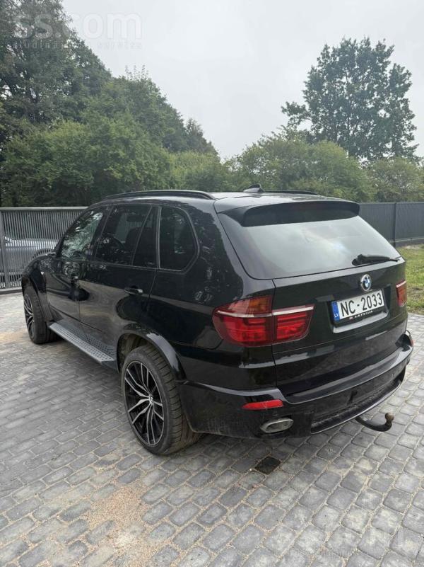 Melns BMW X5 2013 Tukums, ar dzinēja tilpumu 3.00 L un nobraukumu 320 tūkst. km par 6450 €, foto 5 vietnē AUTOMOTO.COM.LV