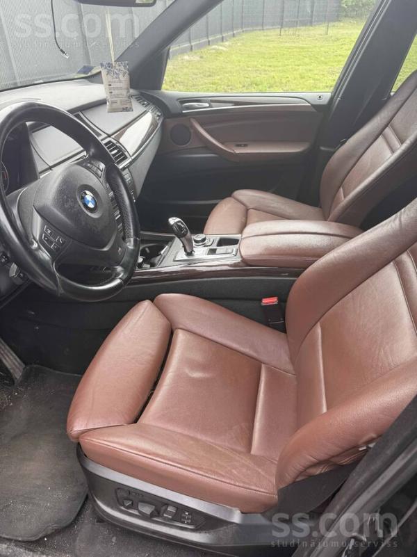 Melns BMW X5 2013 Tukums, ar dzinēja tilpumu 3.00 L un nobraukumu 320 tūkst. km par 6450 €, foto 7 vietnē AUTOMOTO.COM.LV