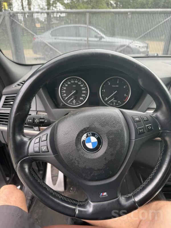 Melns BMW X5 2013 Tukums, ar dzinēja tilpumu 3.00 L un nobraukumu 320 tūkst. km par 6450 €, foto 9 vietnē AUTOMOTO.COM.LV