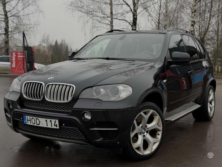 Black BMW X5 2013 in Rokiskis, with an engine capacity of 2.99 L and mileage of 164 thousand km for 9250 €, photo 1 on AUTOMOTO.COM.LV