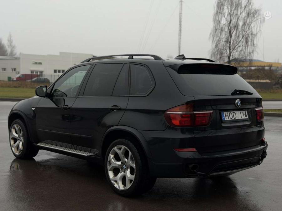 Black BMW X5 2013 in Rokiskis, with an engine capacity of 2.99 L and mileage of 164 thousand km for 9250 €, photo 4 on AUTOMOTO.COM.LV