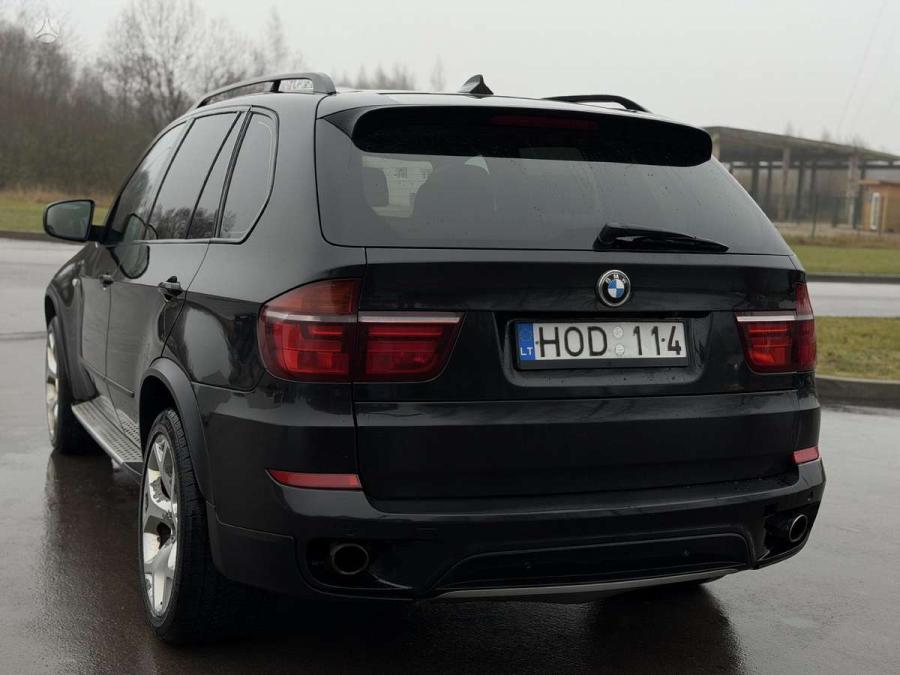 Black BMW X5 2013 in Rokiskis, with an engine capacity of 2.99 L and mileage of 164 thousand km for 9250 €, photo 5 on AUTOMOTO.COM.LV