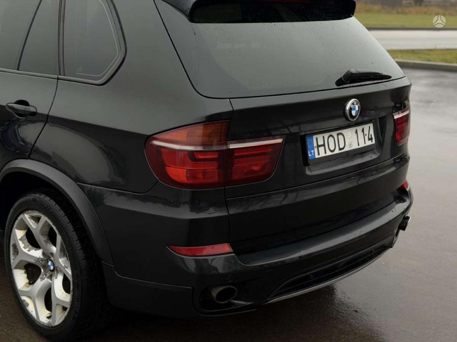 Black BMW X5 2013 in Rokiskis, with an engine capacity of 2.99 L and mileage of 164 thousand km for 9250 €, photo 15 on AUTOMOTO.COM.LV